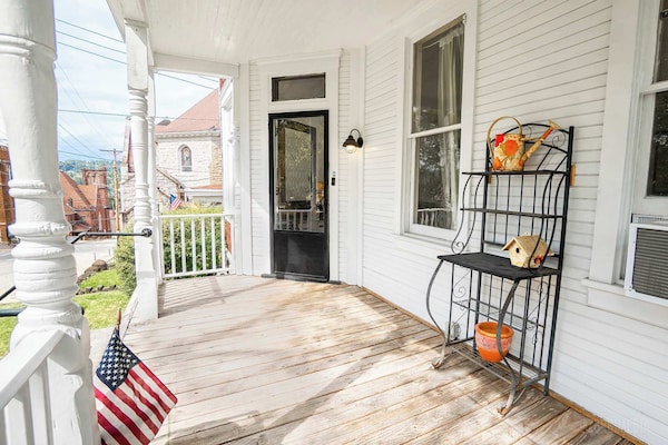 Historic 3 Bed Home - Unique Experience - Homestead, PA