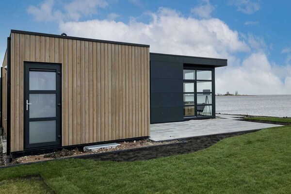 Modern Holiday Home With A Deco Fireplace - Enkhuizen