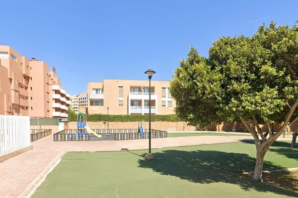 Vivienda Con Piscina Compartida Y Gran Terraza - Aguadulce