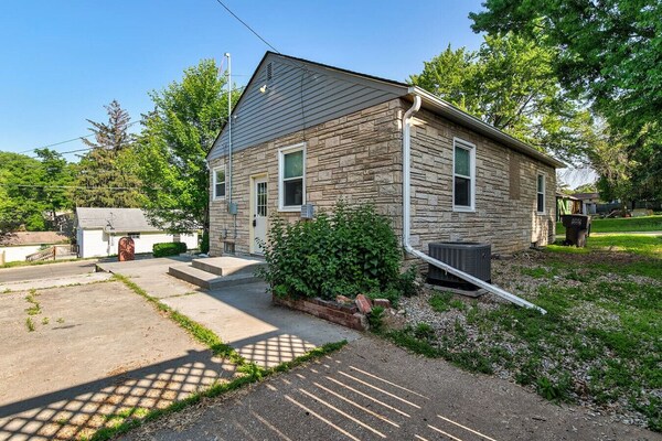 The Cozy Cottage - Entire House In Des Moines - Carlisle, IA