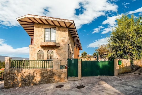 Holiday Home In Santiago De Compostela With Swimming Pool - Ames