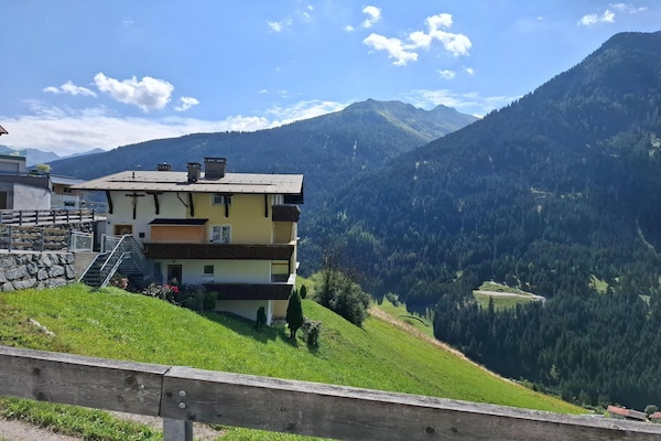 Large 4-room Apartment With Mountain View - Kappl