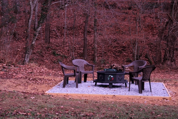 Devine Black Bear Retreat A Welcoming, Cozy, Peaceful Farm In Roan Mountain, Tn - Roan Mountain, TN