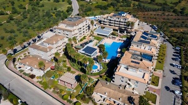 Vp Flat With Balcony And Pool View - Alvor