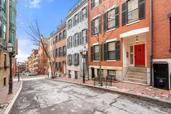 Charming Beacon Hill 1bd In Brownstone - Downtown Boston - Quincy, MA