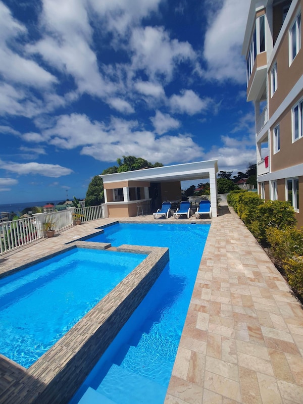 Lovely Pool Side 1 Bedroom Apartment Just 2 Mins From Roseau - Roseau