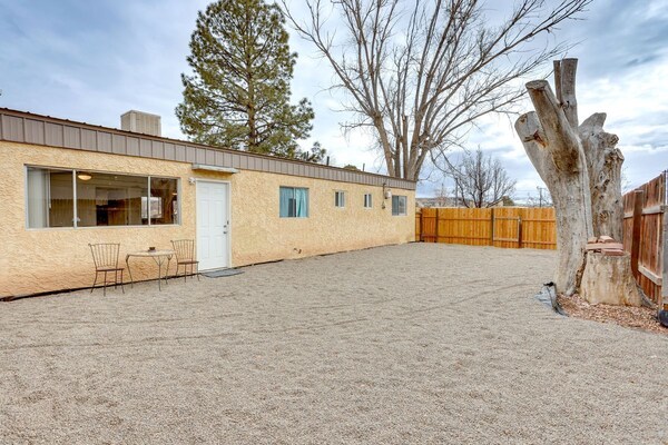 Sierra Vista Hideaway! Pets! Near Mall + Free Dinner! - Bloomfield, NM