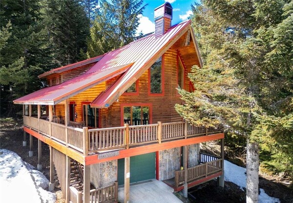 Summit Log Cabin With Hot Tub & Sauna - Snoqualmie Pass, WA