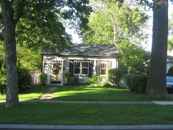 Luxury 1835 Cottage. Free Parking.right In Historic Centre And Near Shaw Theatre - Niagara-on-the-Lake