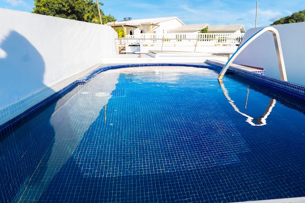 Luxury Two-bedroom Duplex , 5 Minutes Walk To The Beach - 그레나다