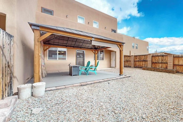 Charming Townhome 1 Mile From Old Town, Albuquerque, Zoo Bio Parks Minutes Away. - Albuquerque, NM
