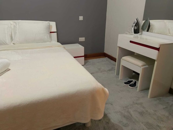 Enjoyable Bungalow Cottage With Wifi, The Leafy Runda Suburbs Of Vibrant Nairobi - Nairobi