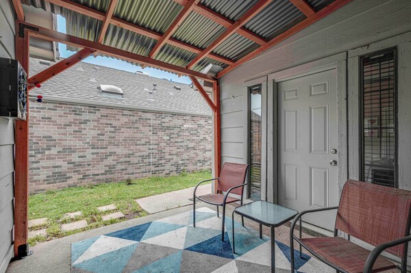 Adorable 2/2 Home-patio, Games, Spa Vibes!  Weekend Getaways Or Work Stays - Grapevine, TX