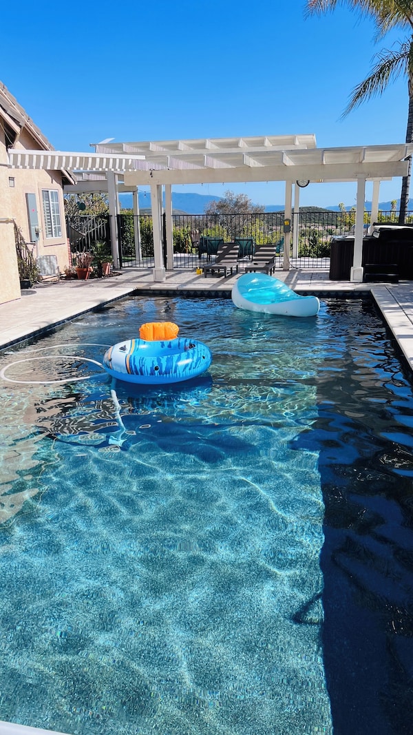 New Hilltop Private Estate W\/ Views, Pool, Hot Tub, Mini Golf & More! - Temecula, CA