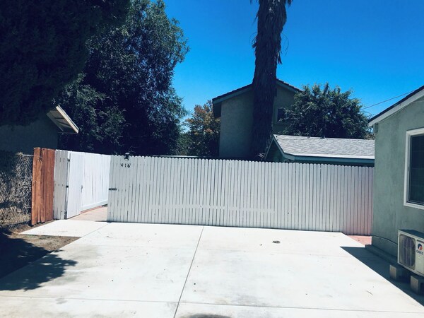 Cozy 2-bedroom House Kitchen & Bath + Backyard - Whittier, CA