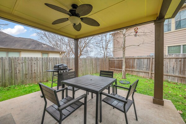 Cozy 3-bedroom Retreat With Bbq & Games - Buda, TX