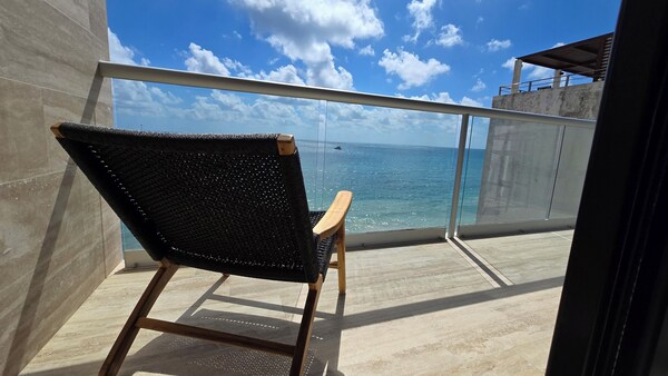 Luxury Ocean Front Condo With Stunning Views  Distrito Morelos, Pto Morelos. - Puerto Morelos