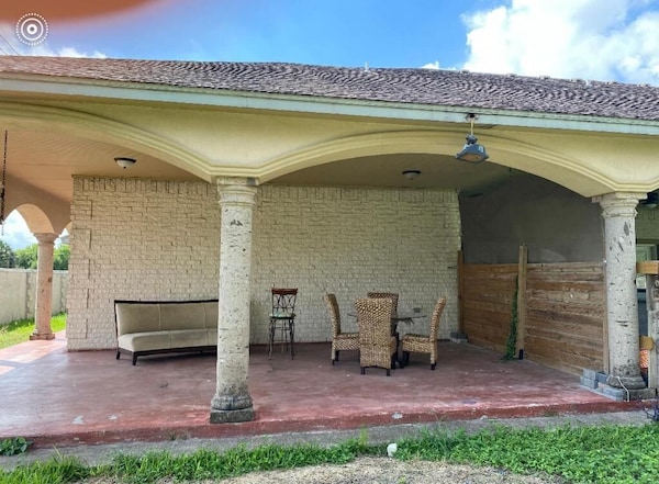 Brownsville Comfort 2-bedroom Home Close To Space-x, Spi & Restaurants, Backyard - Brownsville