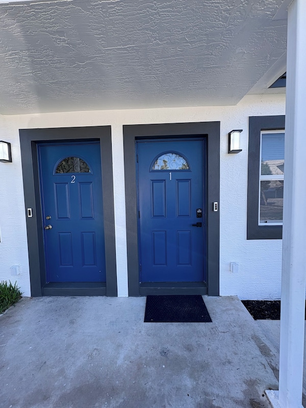 Downtown West Palm Beachs Newest 2 Bedroom Escape. - Riviera Beach, FL