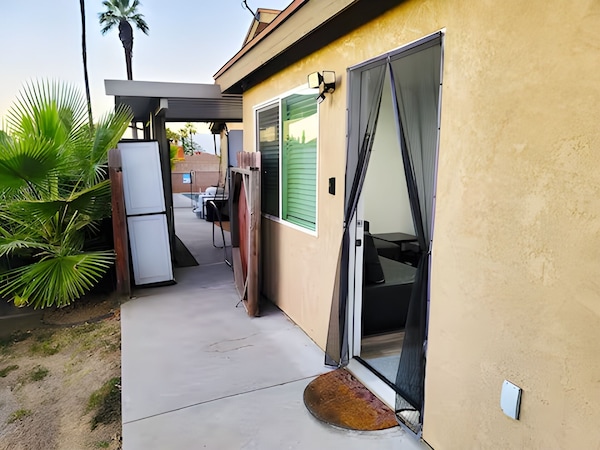 The Shalimar Casita, Fits 6 Guests, Smart Tvs, Remodeled Unit, Full Size Kitchen - Bloomington, CA