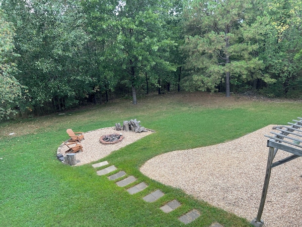 Bike In/out! Firepit! Dogs Ok! Close To Trails. Surrounded By Nature And Trees! - Bentonville, AR