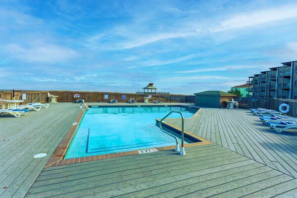 C308b Duck Tails * Oceanfront - Duck, NC