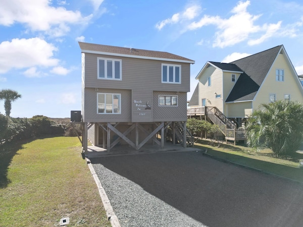 "Wacki Pelican Inn" 3 Bedroom 2.5 Bathroom Oceanfront Home! - Holden Beach, NC