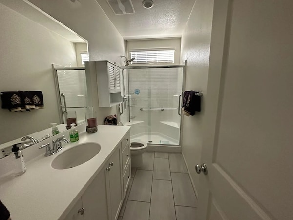 Charming Casita With Private Entrance In Beautiful And Secure Neighborhood. - Canyon Lake, CA