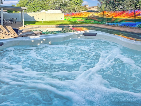 Scottsdale, Pool, Putting Green, Hottub & Sunset Views, Large Kitchen, 6br - Fountain Hills, AZ