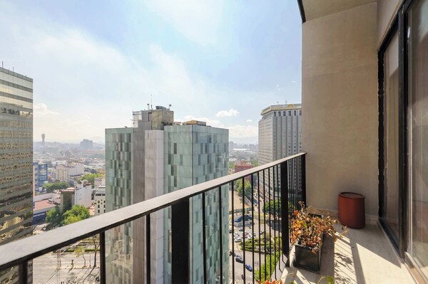 Casa Colon - Panoramic Views Near Monument - Mexico