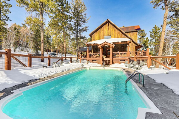 5 Mi To Terry Peak: Spacious Lead Cabin W/ Hot Tub - South Dakota