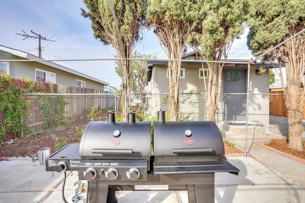 Pets Welcome: Sleek Abode In Santa Ana! - Fountain Valley, CA