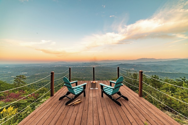 Unparalleled Views, Deck W/ Hottub, Game Room Pool Table | Panorama By Avantstay - Townsend, TN