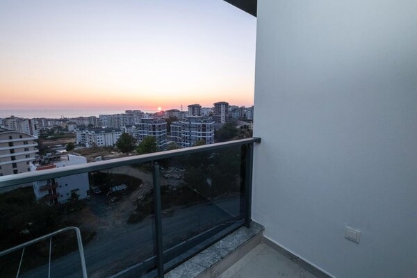 Luxury Apartment With All Social Activites And Full Furniture In Alanya - Avsallar