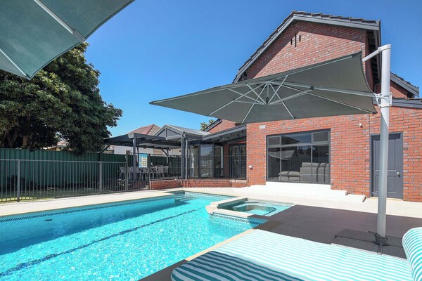 Lm Manor - Pool, Sleeps 12 - Adelaide