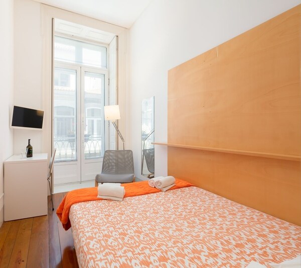 Porto Lounge Hostel - Cozy Bright Room W Balcony - Porto