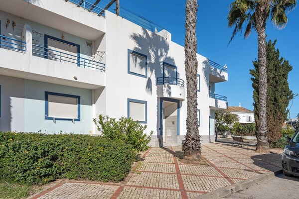 Hostwise - Bright And Comfortable Flat - Santa Luzia, Portugal