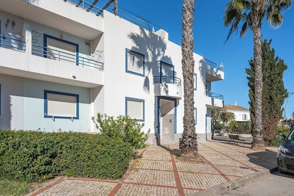 Hostwise - Bright And Comfortable Flat - Santa Luzia, Portugal