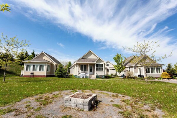 The Milkweed - 18 Meadow View - Picton