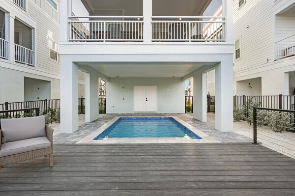 Edgewater Escape: Luxury Eco Canal-front Home Near Beach With Pool & Dock - Bradenton Beach, FL