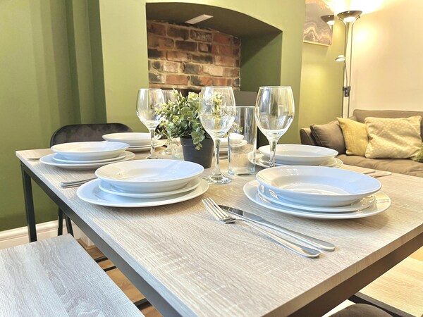 Modern 4-bed Stay-away-home Sleeps 8 In Preston - Preston