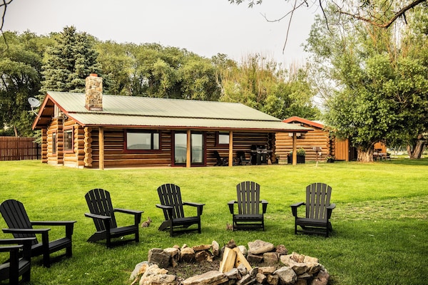 Log Cabin On The North Shore Of Ennis Lake. Dramatic Views Of The Madison Range - Ennis, MT