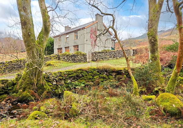 Llyndy Isaf - Four Bedroom House, Sleeps 6 - Llanberis
