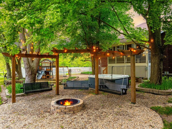 Schoolhouse Now 5k Sq Ft Lux Bnb: Gym, Sauna, Hottub, Gameroom, Billiards, Pets - Michigan