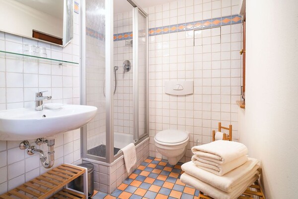 Alquiler-ejecutivo-baño Con Ducha-vista Al Rio - Rathen