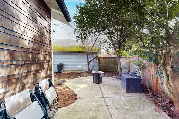Charming Home With Patio, Wifi, Streaming, Walk To Restaurants, Dog-friendly - Portland, OR