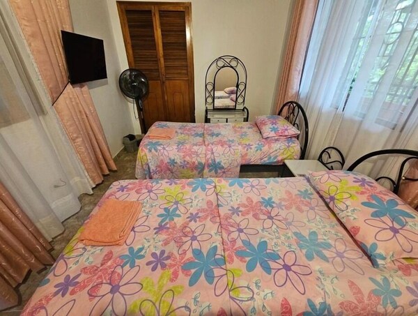 Habitación Doble Estándar  //  2 Camas  Individuales - Garzón