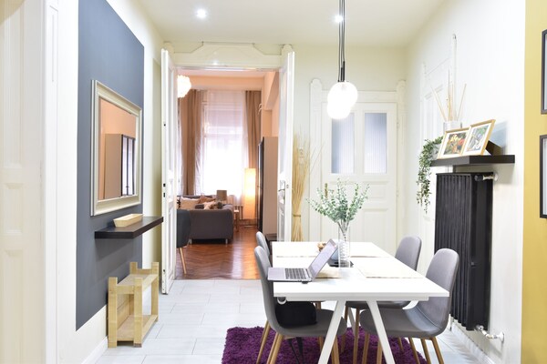 Spacious 3-bedroom Apartment In Charming Budapest With Ac, Wifi - Budapest