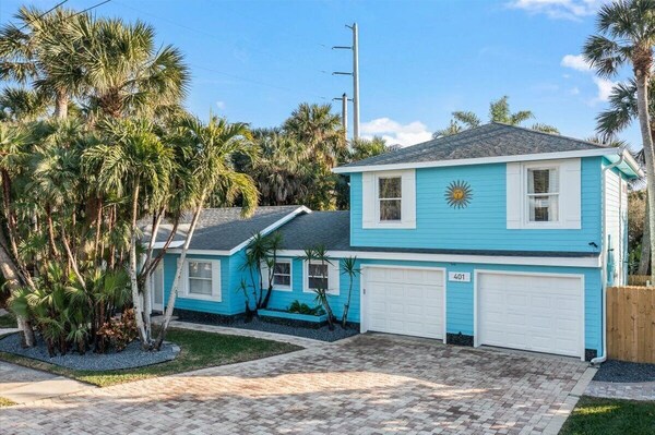 4/4 Home W/ Pool & Hot Tub  Steps From The Beach! - Palm Bay, FL