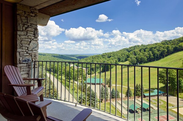 Champion Hotel | Slopeside Family Suite - Pennsylvania